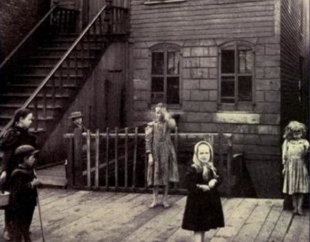 Chicago - City of Big Shoulders: Raising Chicago