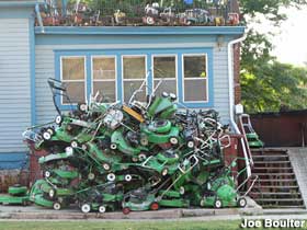 likeminding--for those of likemind to enjoy: LAWNmower GRAVEyard