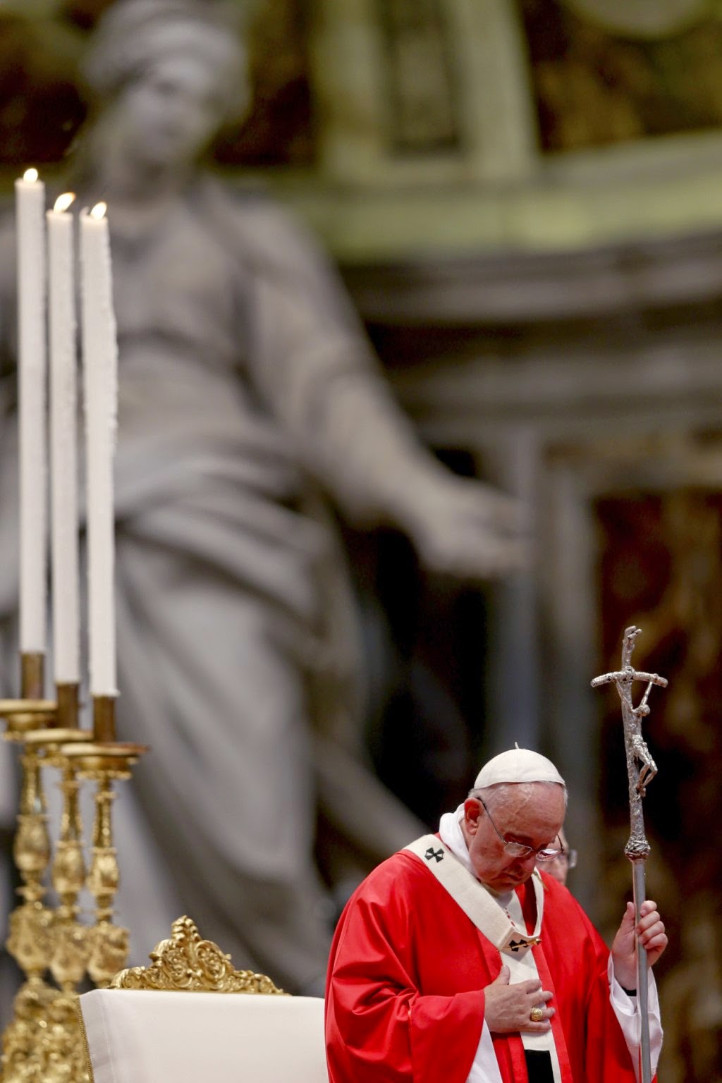 southern orders: POPE FRANCIS RESTORES THE TRADITIONAL PAPAL PALLIUM TO ...