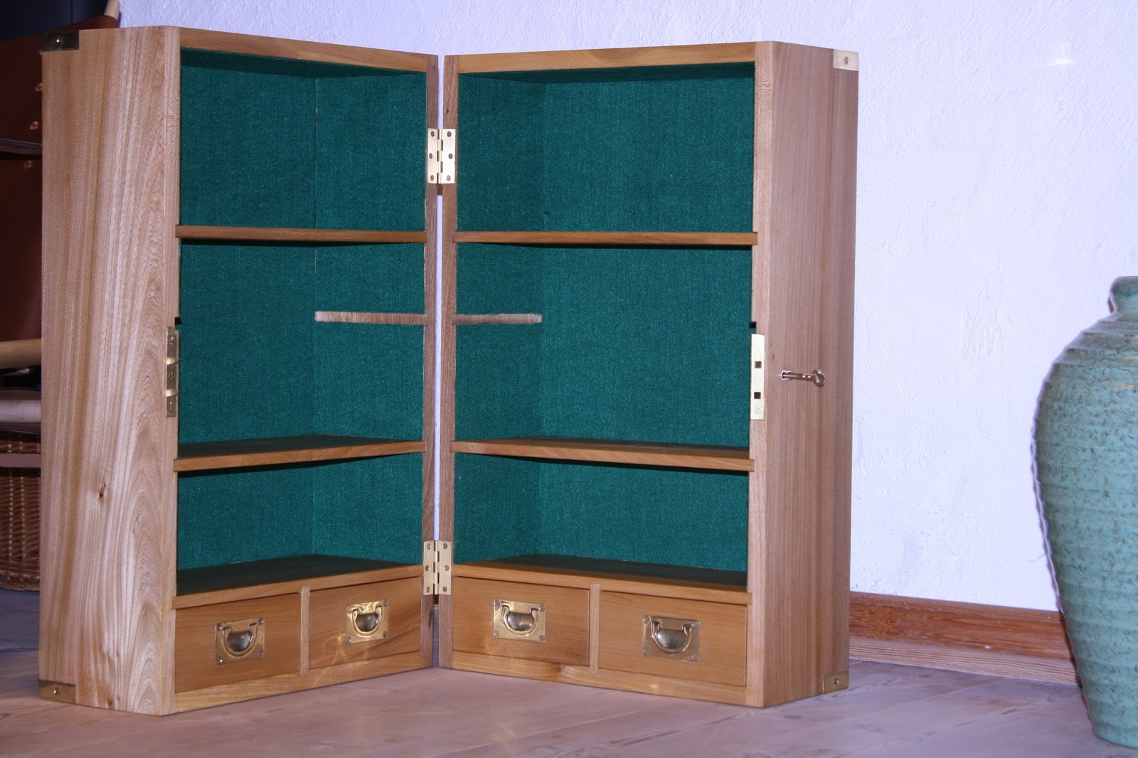 Mulesaw: Traveling bookcases in elm 2, one bookcase completed.