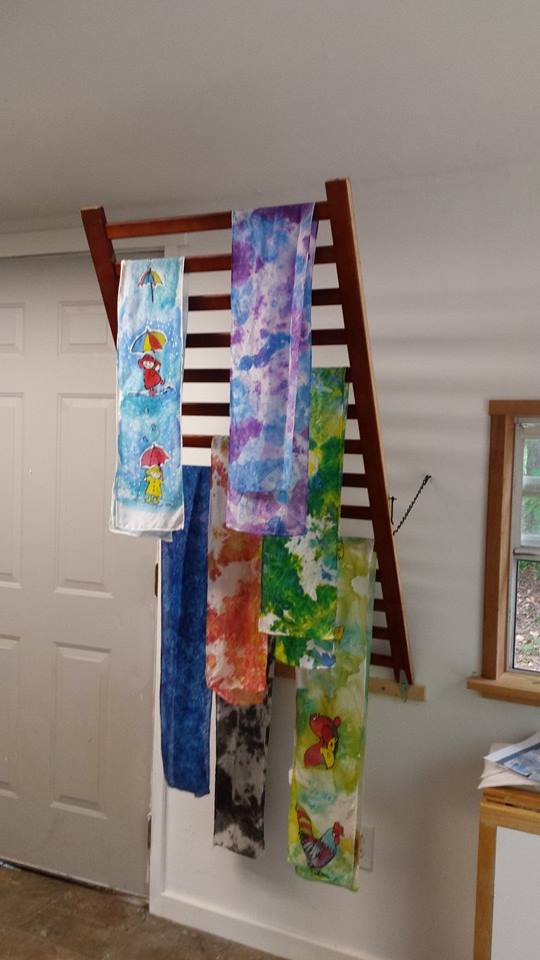 Artsy Journeys: DIY hanging rack from a baby crib!