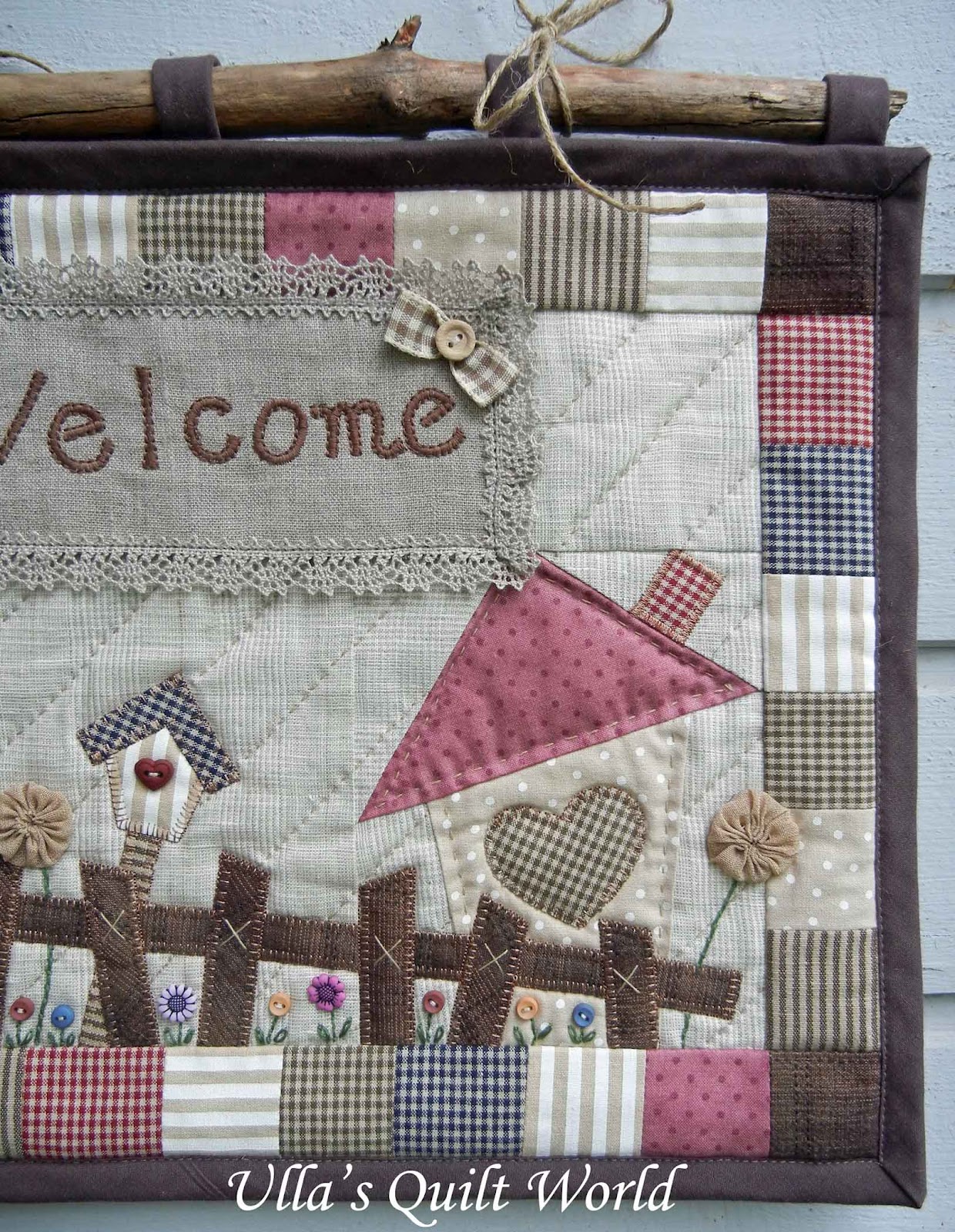 Ulla's Quilt World: Quilted Welcome wall hanging