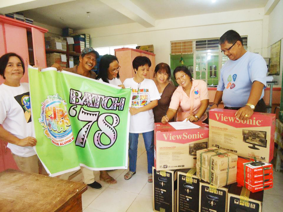 Mambulaoans WorldWide Buzz: JPNHS alumni Batch ’78 donates to Alma Mater