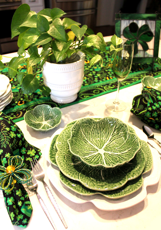 JBigg: Life in Kentucky: St. Patty's Tablescape - A Leprechaun Is Caught