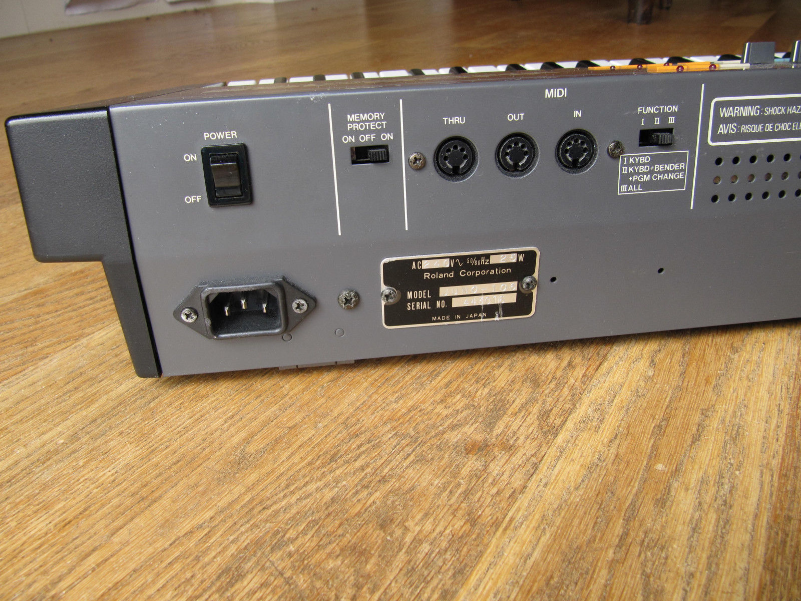 MATRIXSYNTH: Roland Juno-106 w/ Case SN 443016