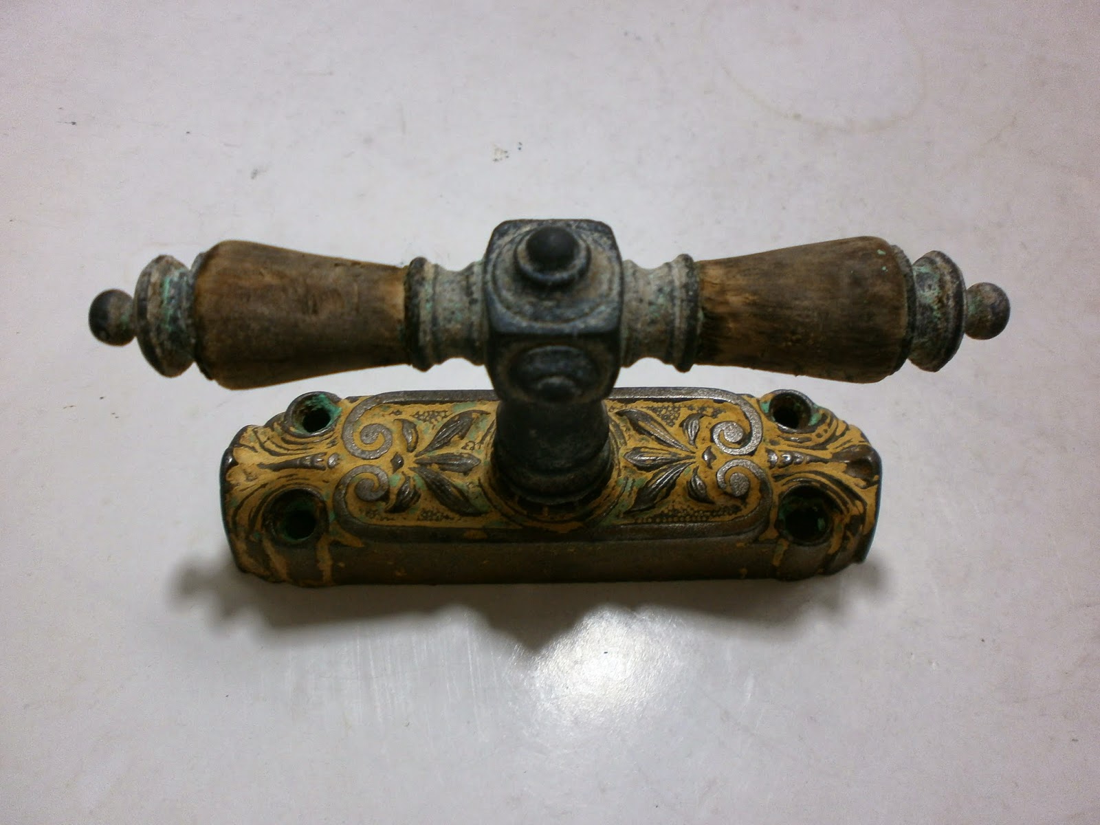 Antikpisan: 3 Buah Spanyolet Art Nouveau Dan 1 Buah Spanyolet Kuningan ...