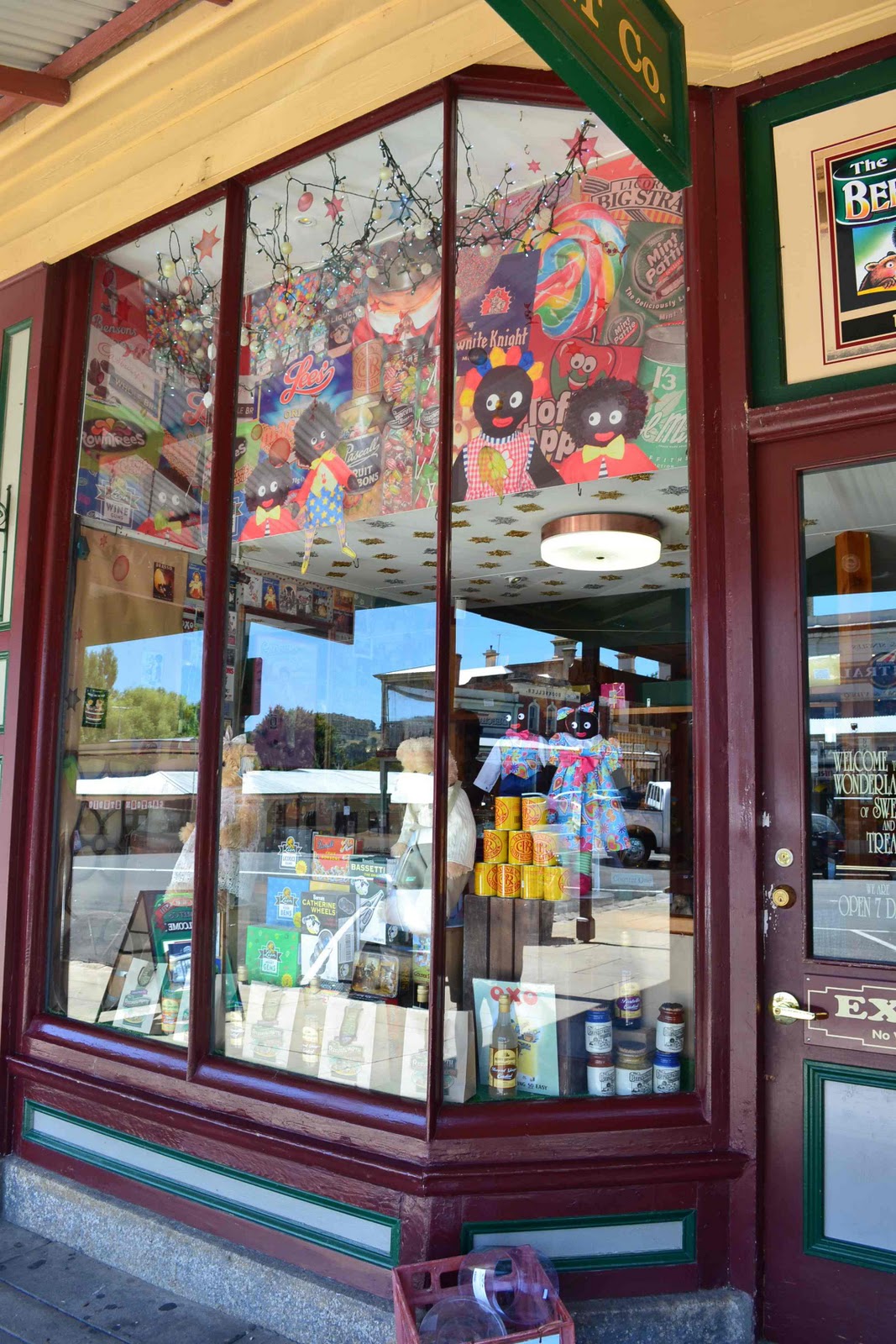 Shaynna Blaze: BEECHWORTH'S FAMOUS PIE & LOLLY SHOPS