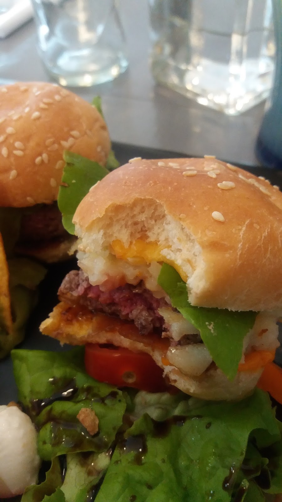 Neige In The City: High Five Burger [resto-Tours]