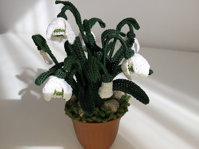 How to crochet a Snowdrop