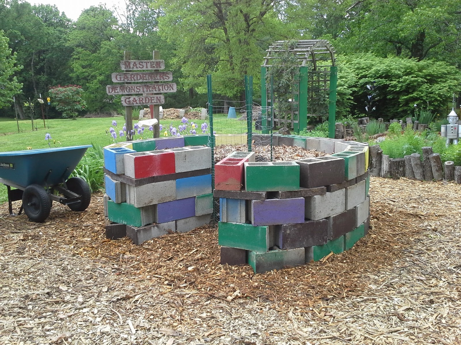 the view from the demo garden: keyhole garden