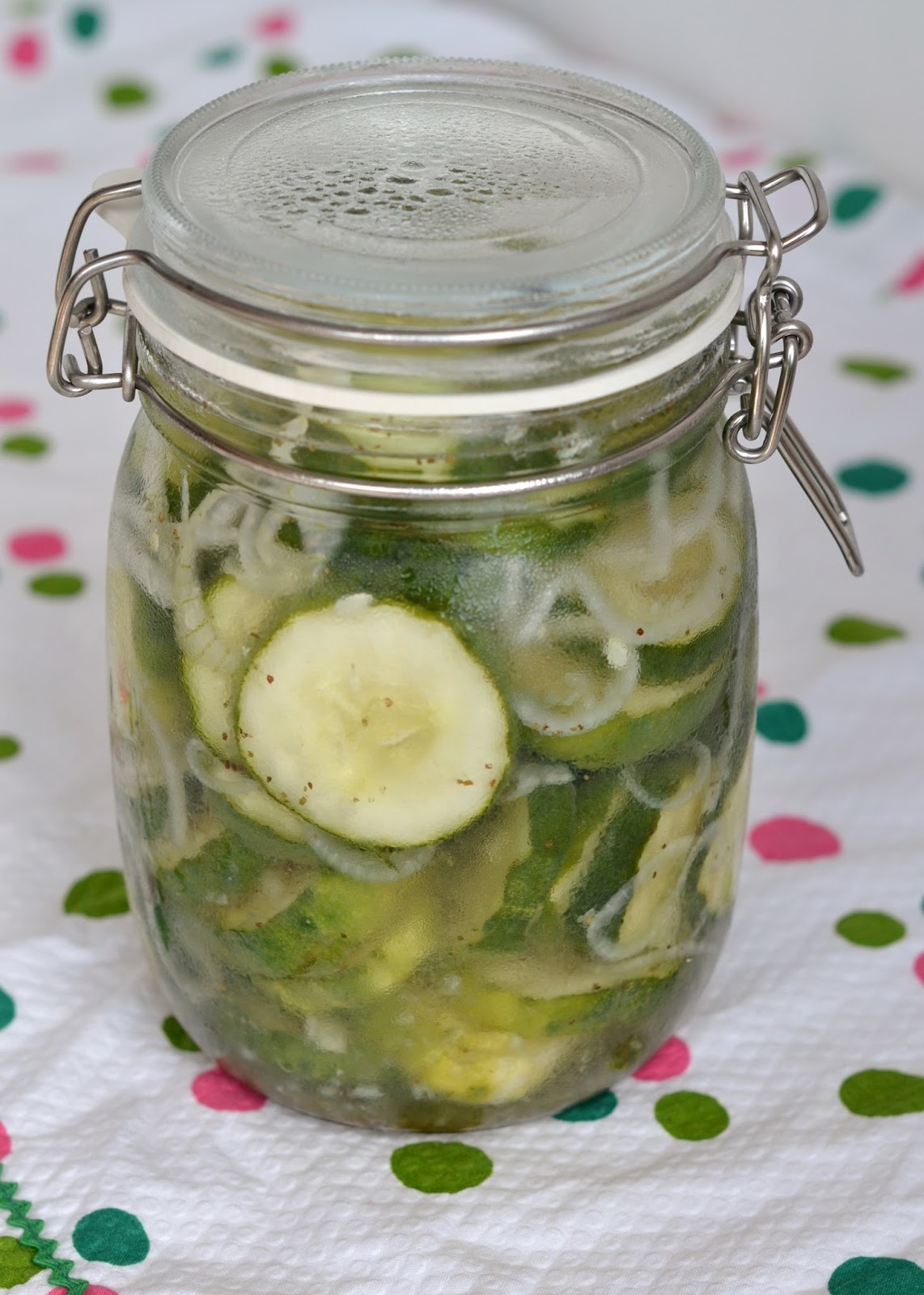 bonbons & biscotti: Tart & Tangy Refrigerator Pickles