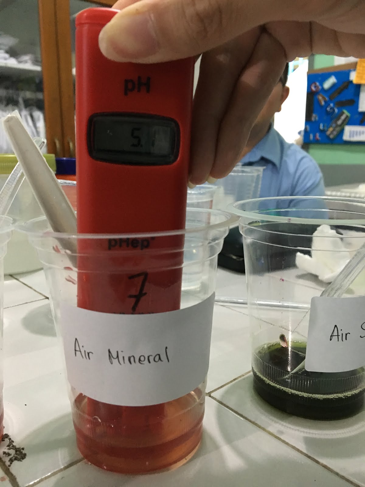 CHEMISTRY LIVES EVERYWHERE: Praktikum Mengukur Trayek PH dan Uji ...