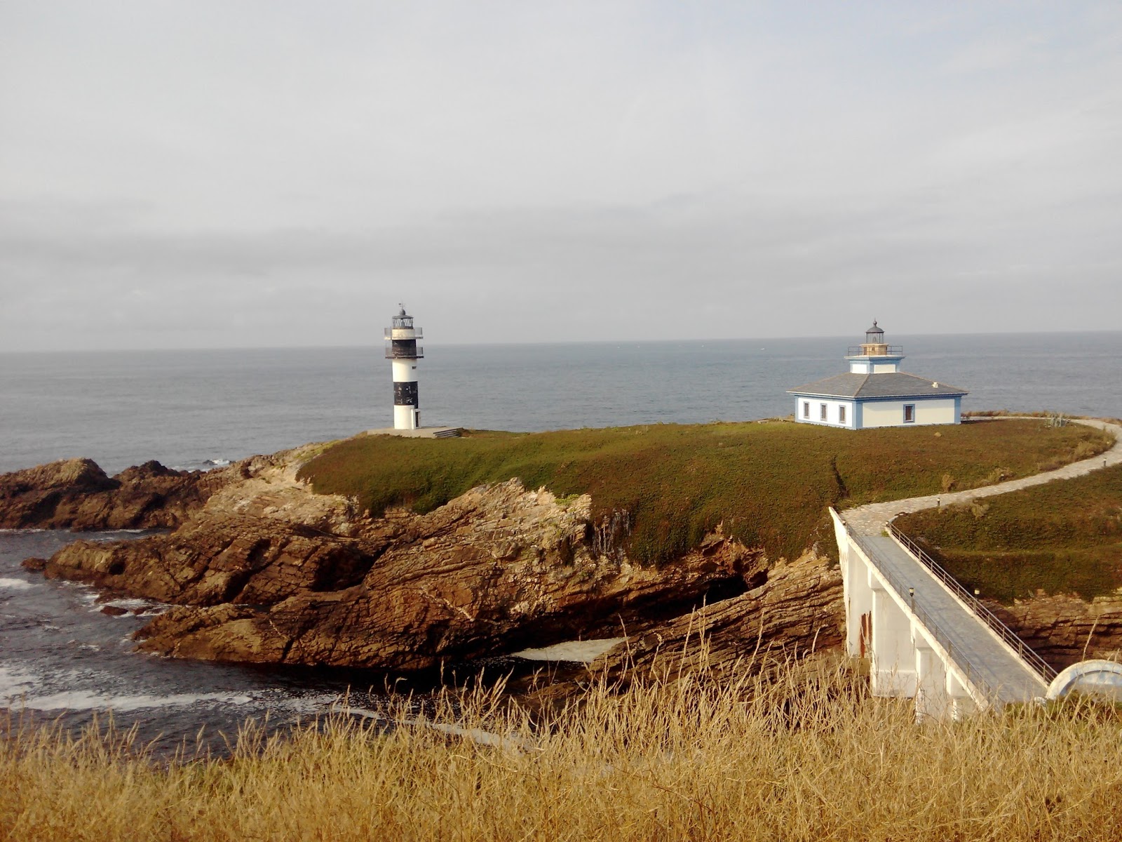 Rumbo a la Isla Pancha: el faro de Ribadeo, con niños - Escapalandia