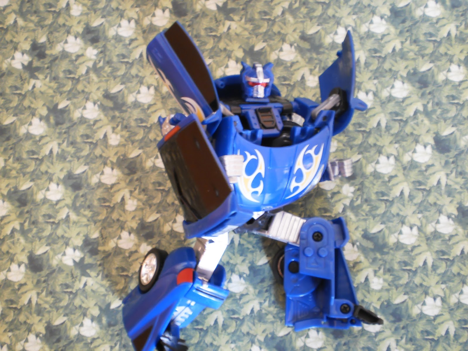 Mil robots: Road bot: Inspirado en transformers