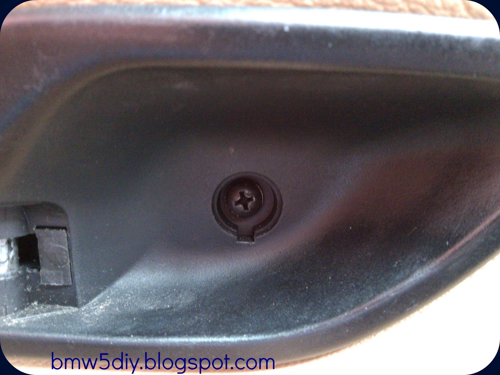 BMW 5 Series DIY: How to Replace the Interior Door Handle on a BMW E39