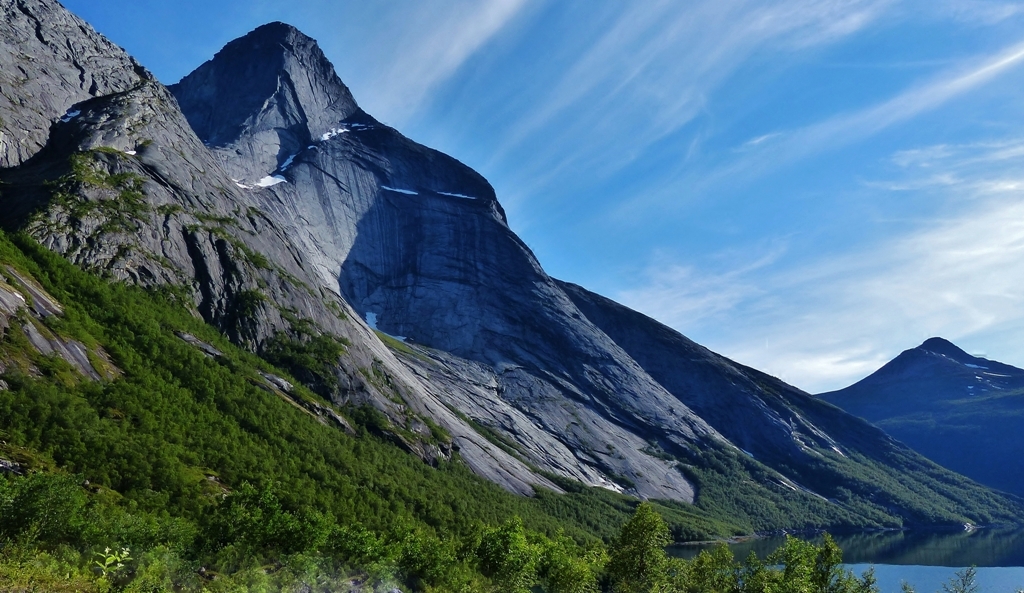Nordis's NaturFoto: Stetind, Norway's national mountain and the nature.