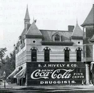 The Riverside Arcade Building in the early 1900's....