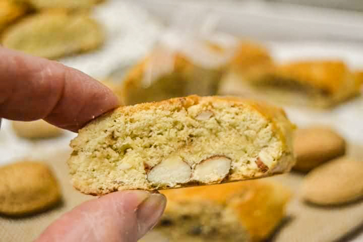 CANTUCCI ALLE MANDORLE E MIELE - Anna Maria Conti