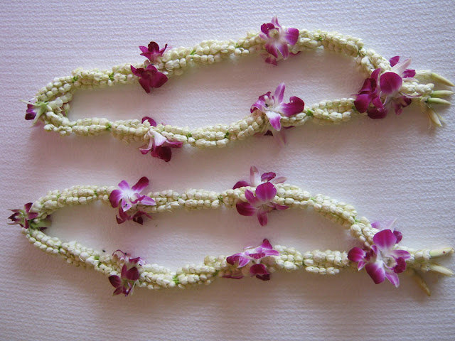 RANGKAIAN BUNGA KALUNG SURABAYA - Toko Bunga MAKUTOROMO Surabaya