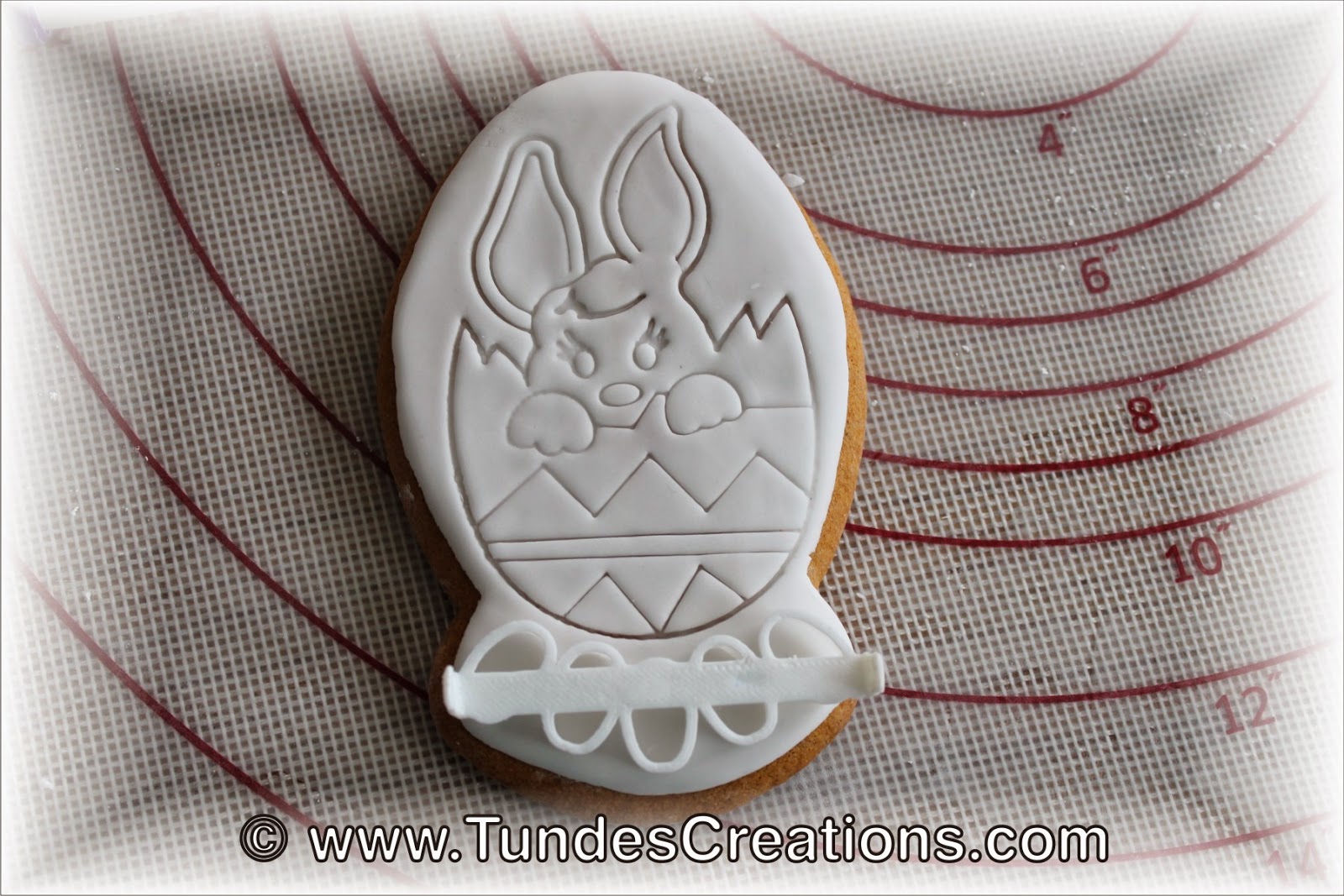 The Gingerbread Artist: Coloring cookies for Easter, my version of the ...