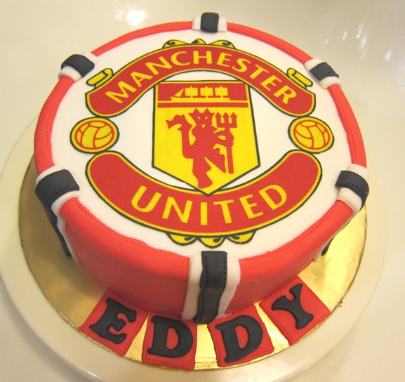 Anis Magic Fingers: MU fondant Cake for Hantaran