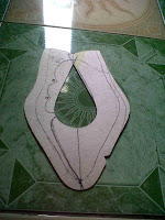 CARA PEMBUATAN POLA HINGGA PRODUKSI SEPATU/SANDAL SECARA MANUAL