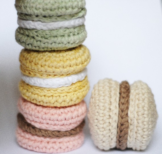 Las Teje y Maneje: CROCHETED MACARONS