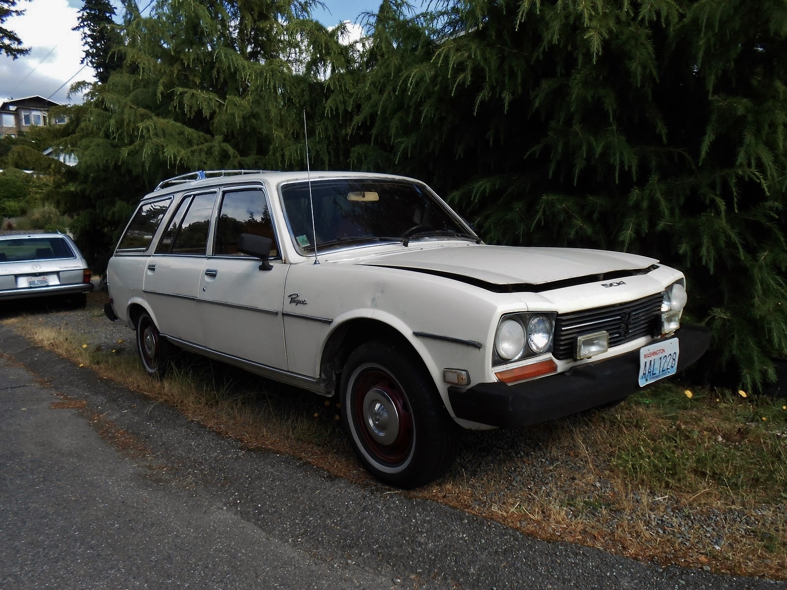 Seattle's Parked Cars: 1976 Peugeot 504 Diesel Wagon