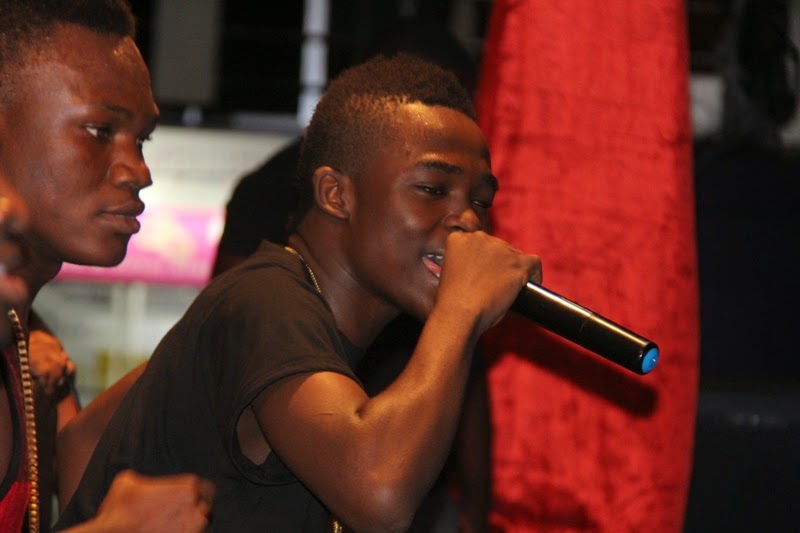 PICHA ZA SHOW YA YAMOTO BAND USIKU WA VALENTINE BUZURUGA PLAZA MWANZA ...