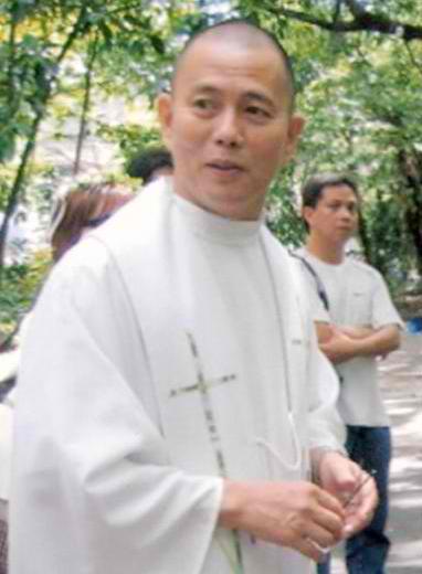 “Running Priest” May Ispesyal na Dasal para sa Kalinisan ng Traslacion ...