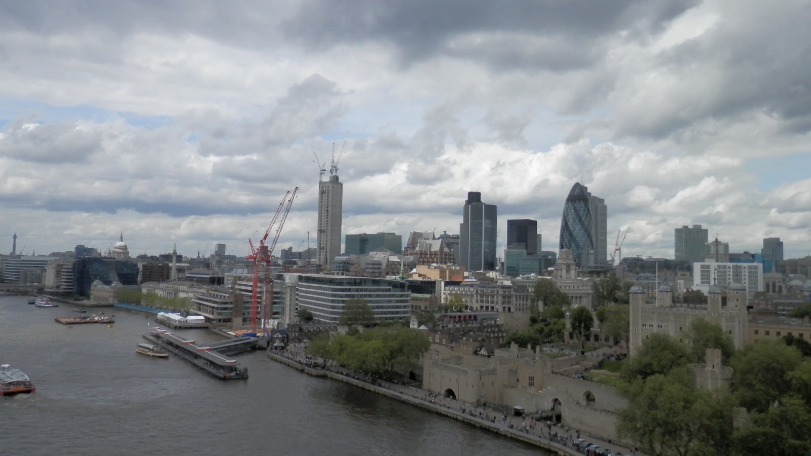 Travel with Kevin and Ruth: Tower Bridge and the Fire Monument