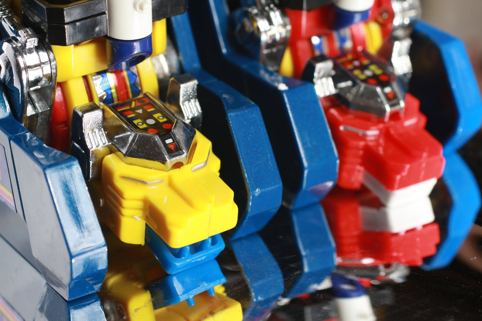 Vintage Technology Obsessions: Most Awesome-ish Combining Robot Knock Off