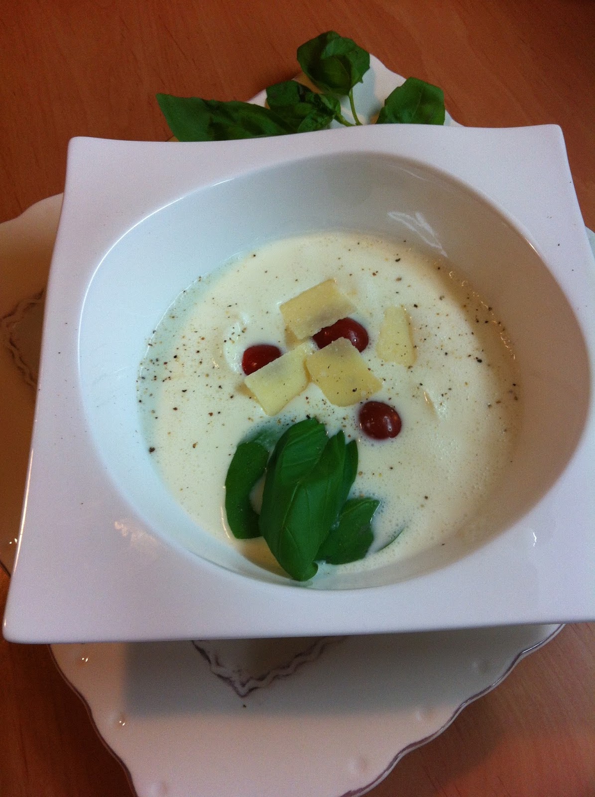 Las recetas de Martuka: Sopa De Mozarella Con Tomatitos Y Albahaca