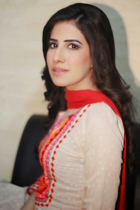 Absa Komal Pakistani Anchor and TV Host very hot and sexy look stills ...