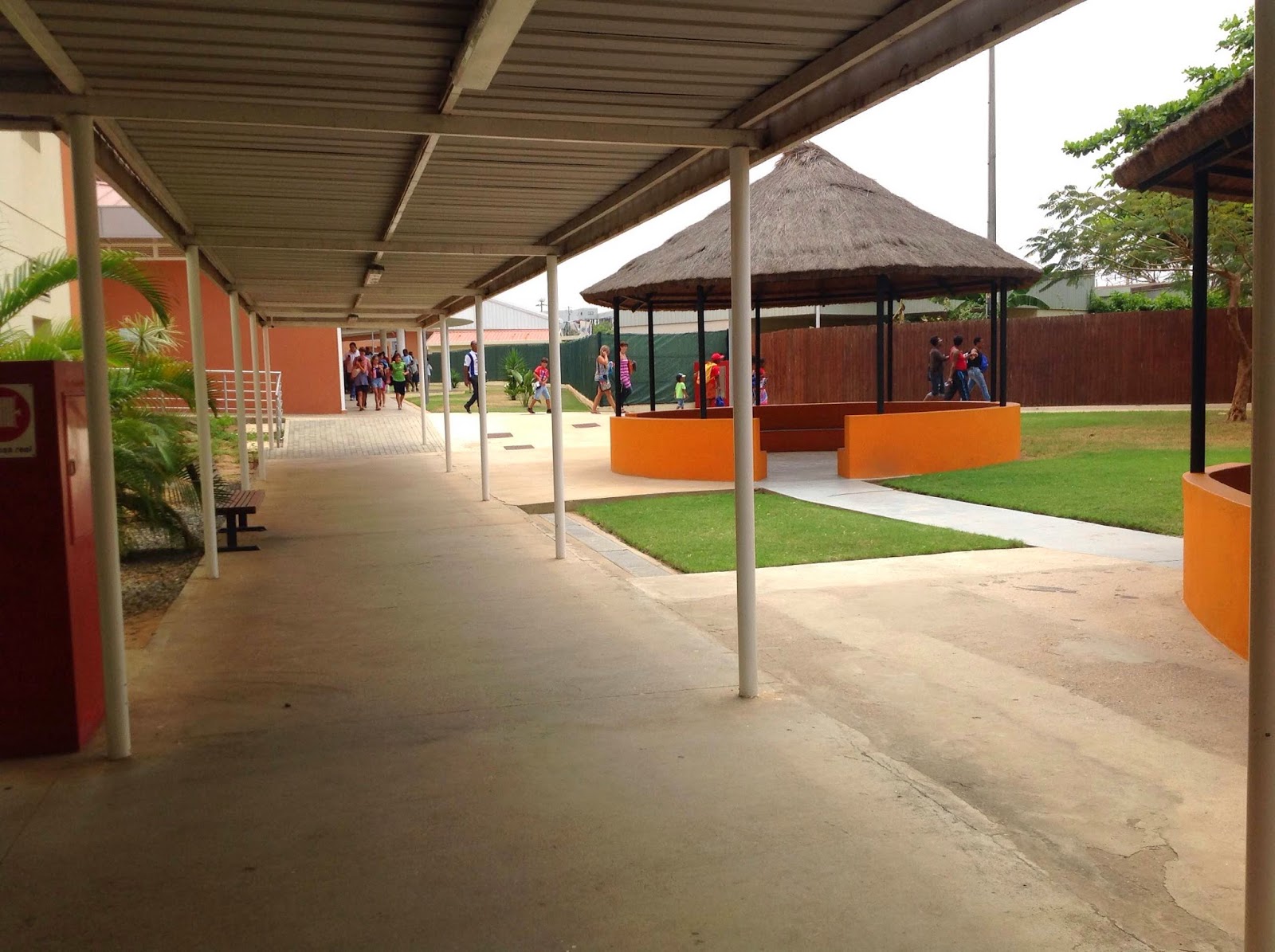 Os 5 em Angola: LIS - Luanda International School