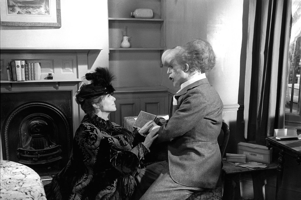 Dicas de Filmes pela Scheila: Filme: "O Homem Elefante (1980)"