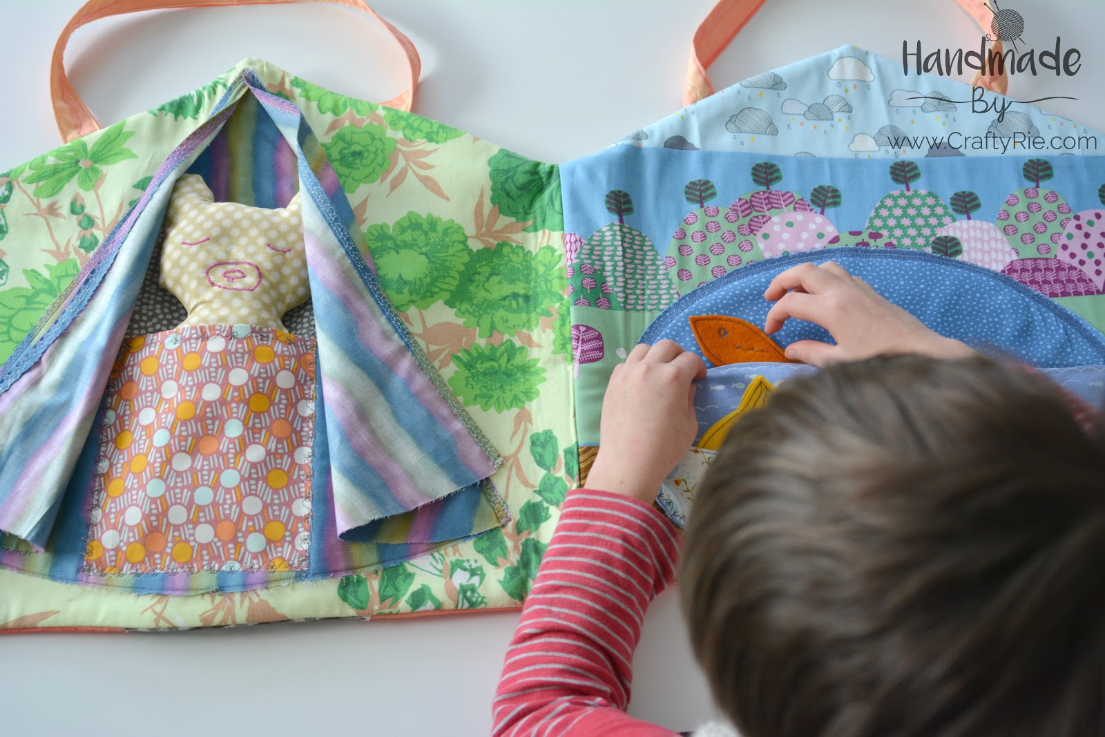 CraftyRie: A Quiet Play book