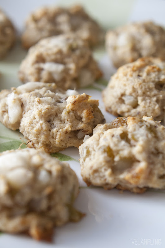 VeganFling: Pear and Golden Raisin Cookies