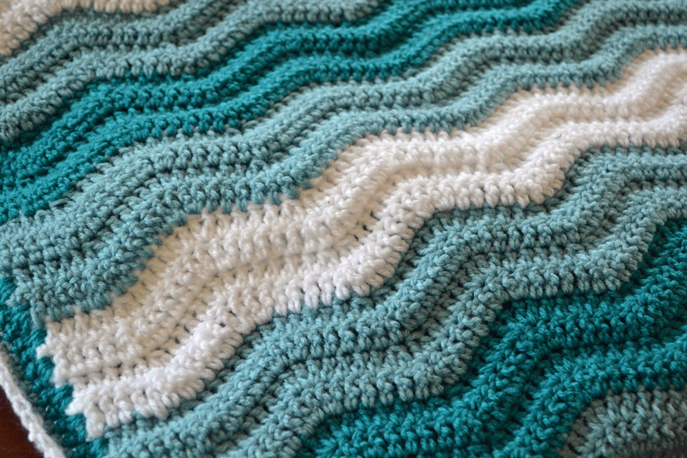 gemini stitches: "Ocean waves" crochet ripple throw