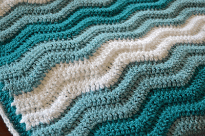 gemini stitches: "Ocean waves" crochet ripple throw
