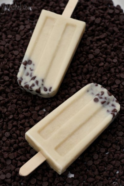 25 Popsicle Recipes // Cool off with a frozen treat! - The Cottage Market