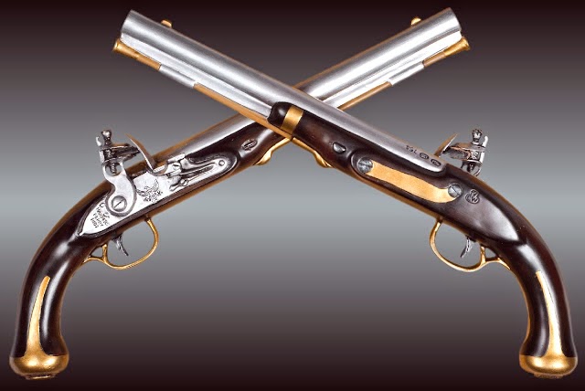 O que significa as pistolas cruzadas das Polícias. As famosas "garruchas".