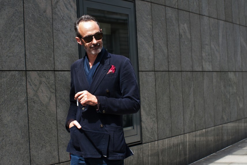 ROS.E.: Men smoking street style