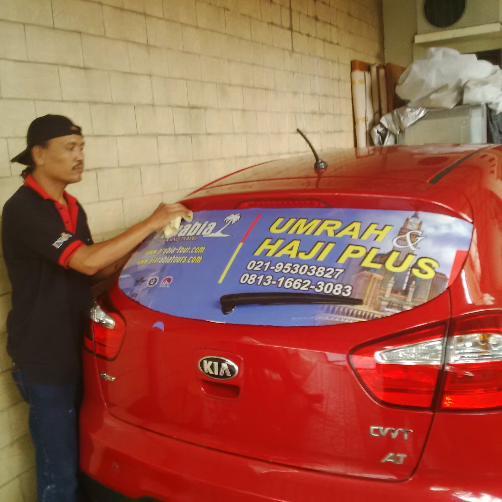 Design dan Cetak Sticker One Way Mobil TRAVEL ALARABIA - Jakarta Printing