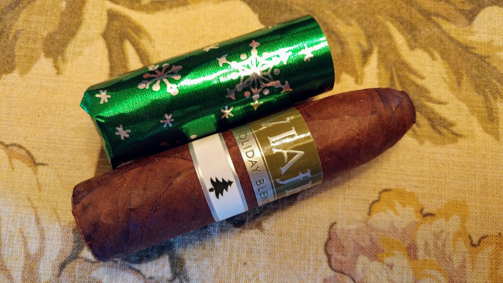 Tiny Tim's Cigar World!: Viaje Holiday Blend Christmas Tree (4 x 60)