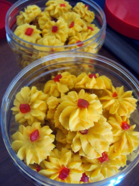 Perjalanan mewarnai dunia sendiri: #Resepi: Kuih Dahlia / Semperit ...
