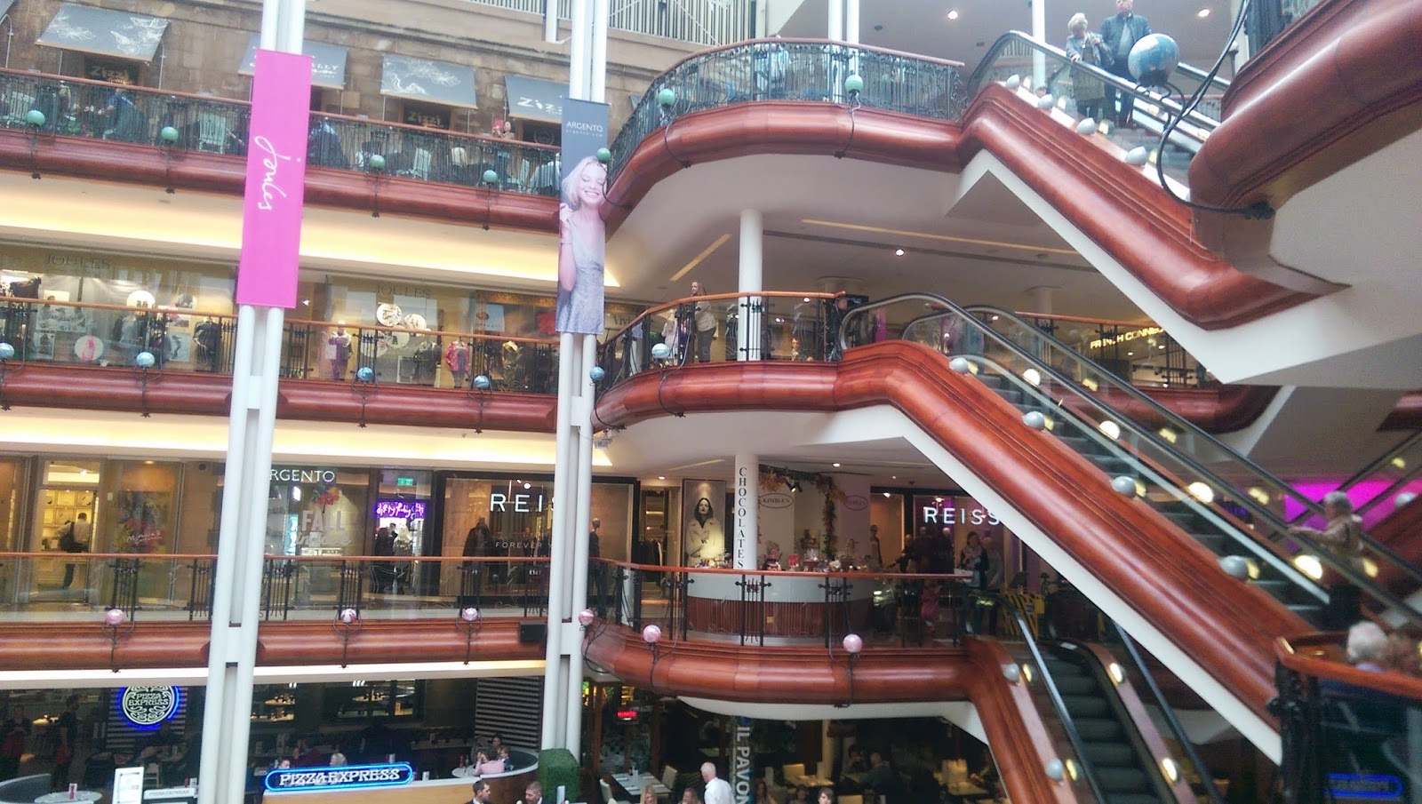 GETTING AN AUTUMN MAKEOVER AT PRINCES SQUARE - A Life With Frills