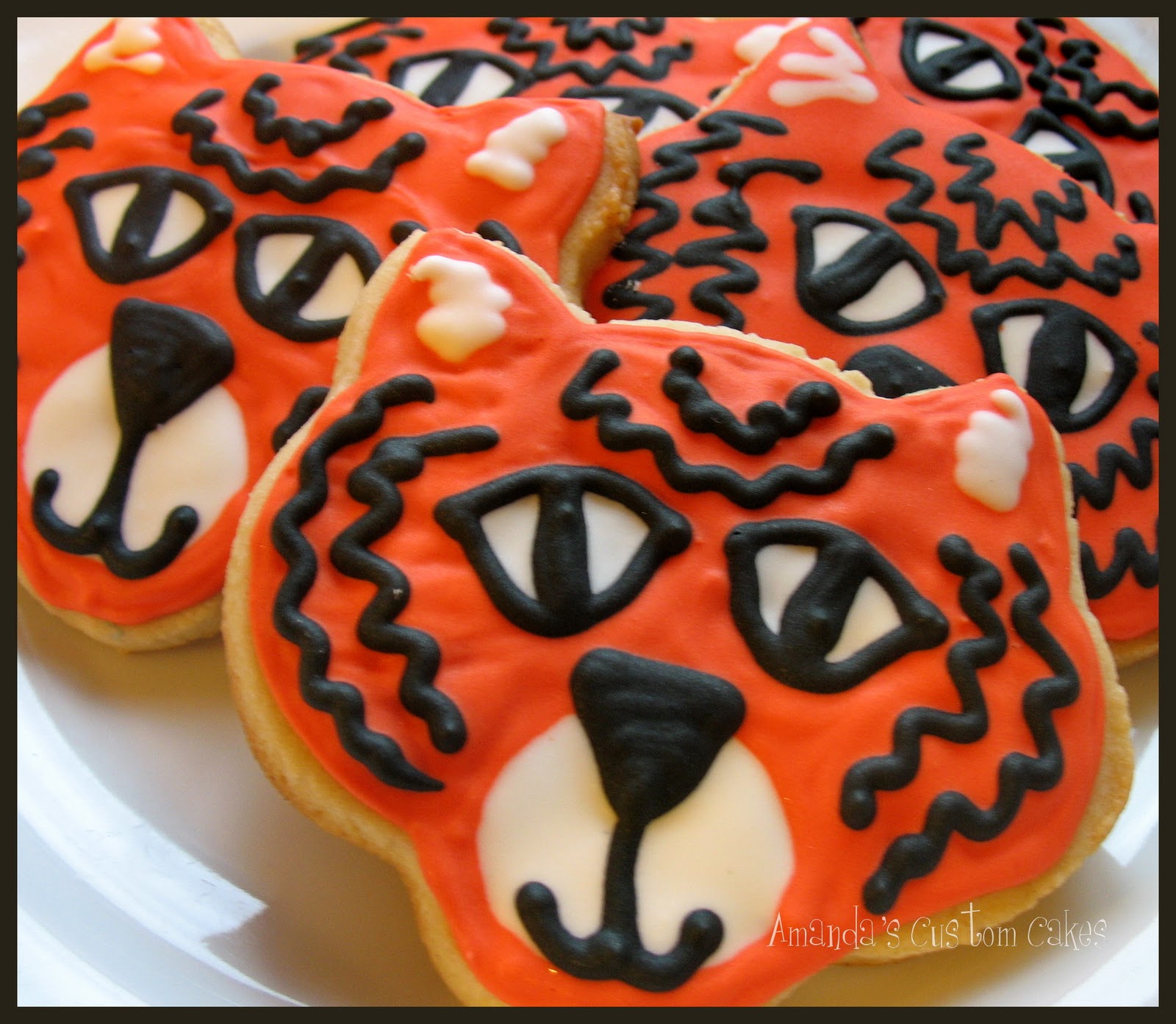 Amanda's Custom Cakes: Tiger themed cookies and cake