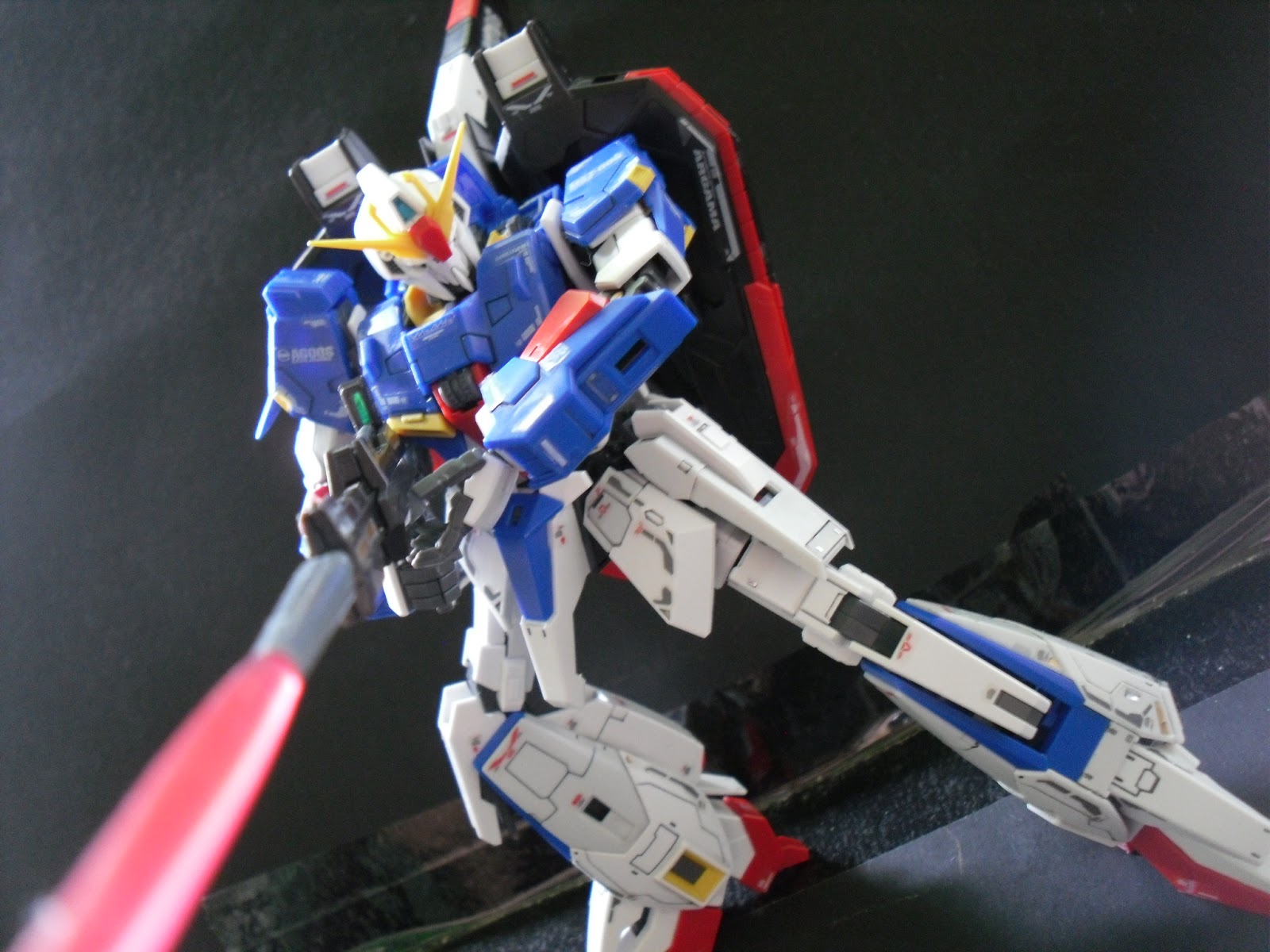 Gundam Information Center: 1/144 RG MSZ-006 Zeta Gundam Review