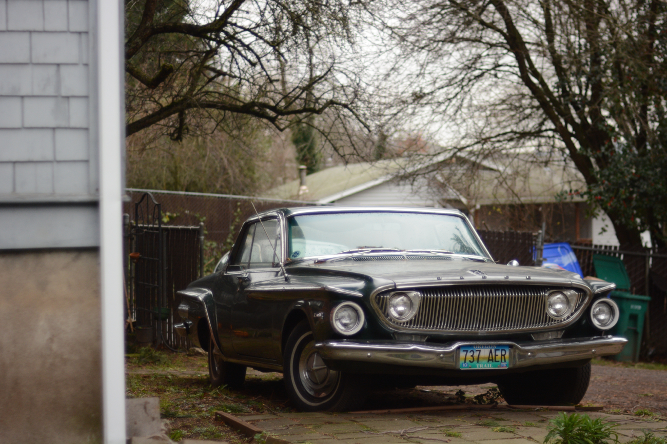 OLD PARKED CARS.: 1962 Dodge Dart 440 Hardtop.